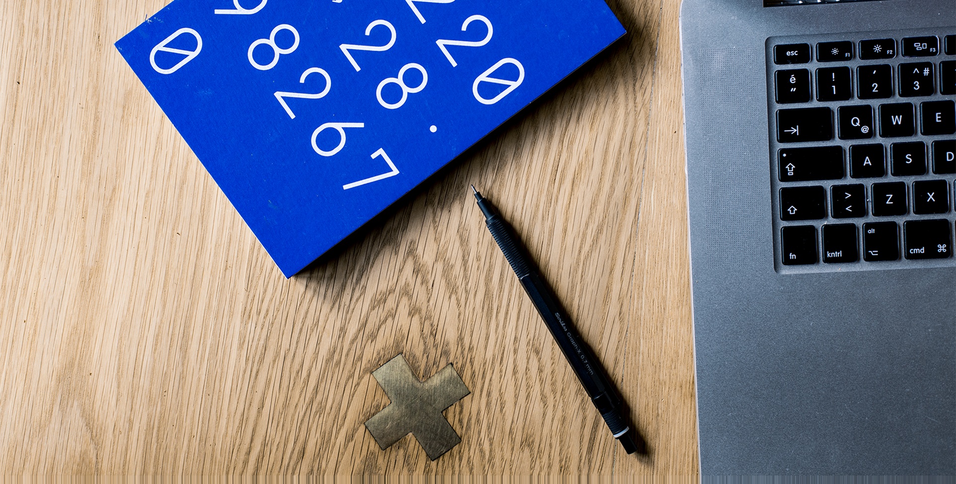 numbers, pen and computer - InsuranceSpeaker - InsuranceSpeaker